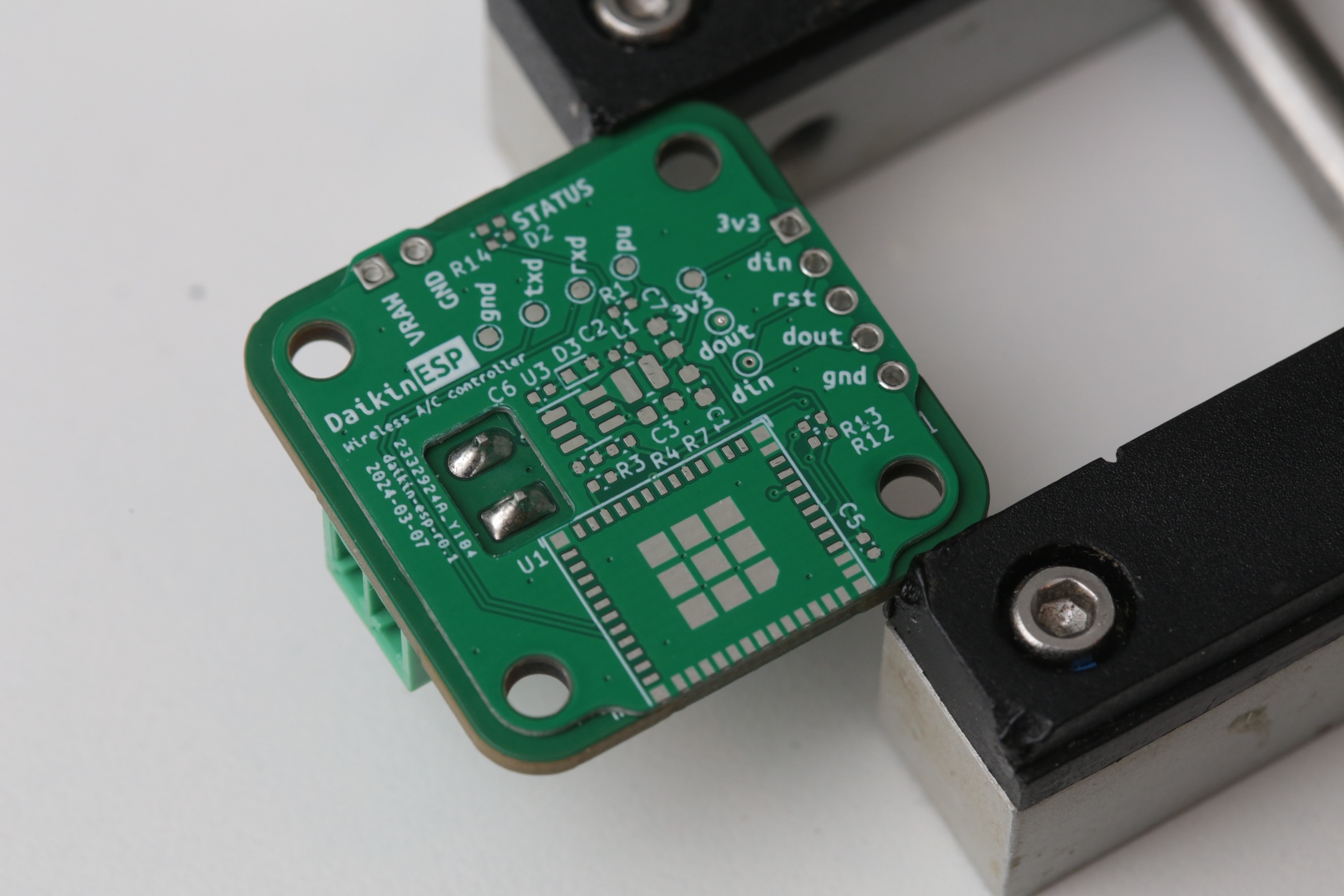 Daikin ESP32 WiFi controller | Greg Davill's Projects